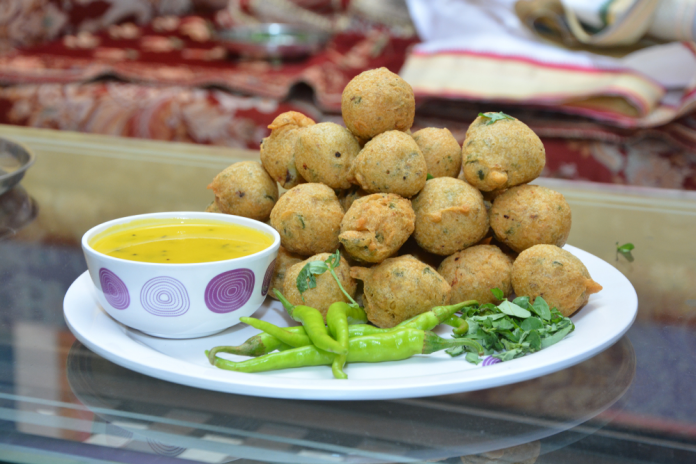 Gujarati Food- 20 Famous Gujarati Food Items You Must Try Atleast Once